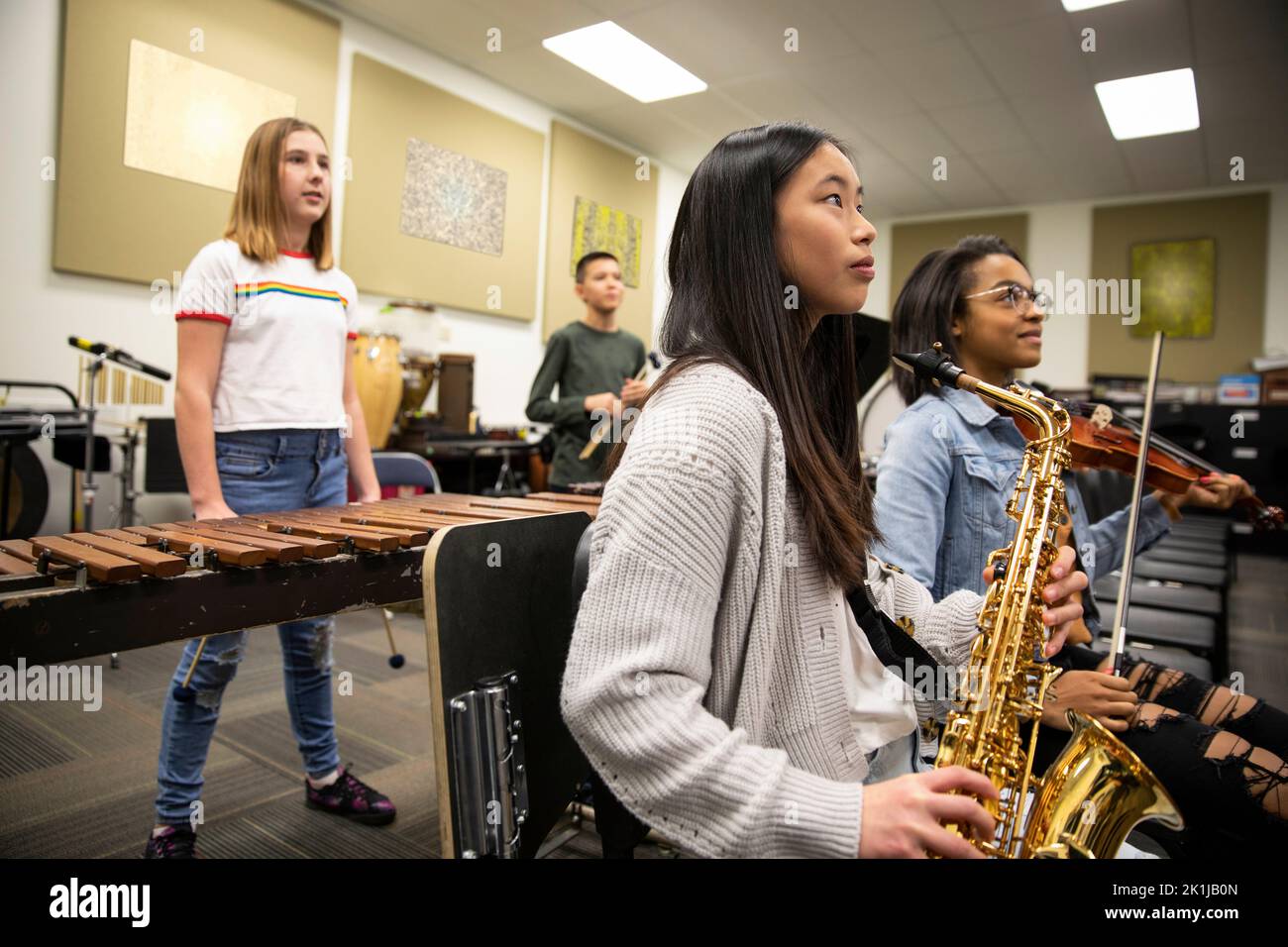 Asian student students playing hi-res stock photography and images - Alamy
