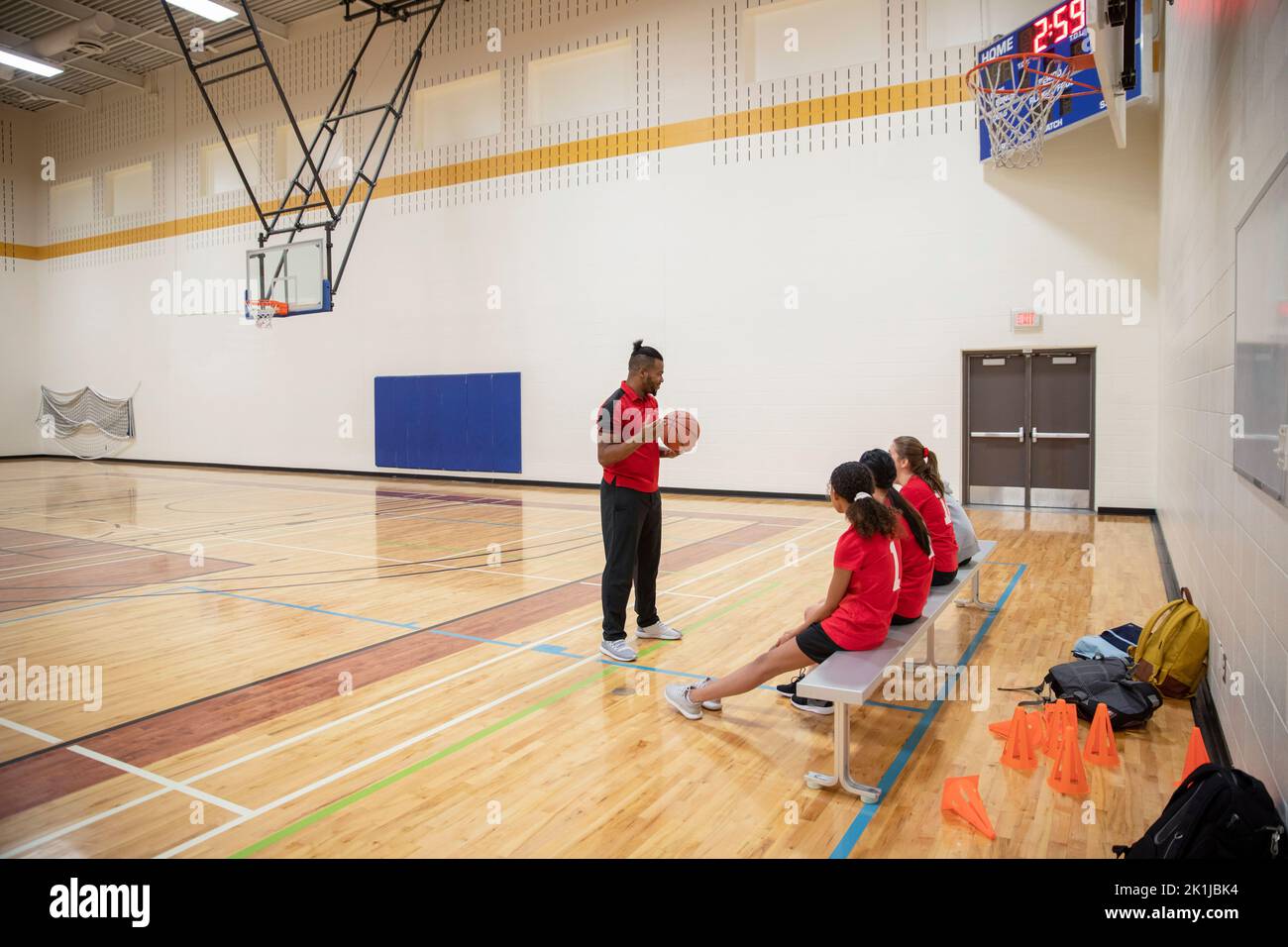 Basketball coach team hi-res stock photography and images - Alamy
