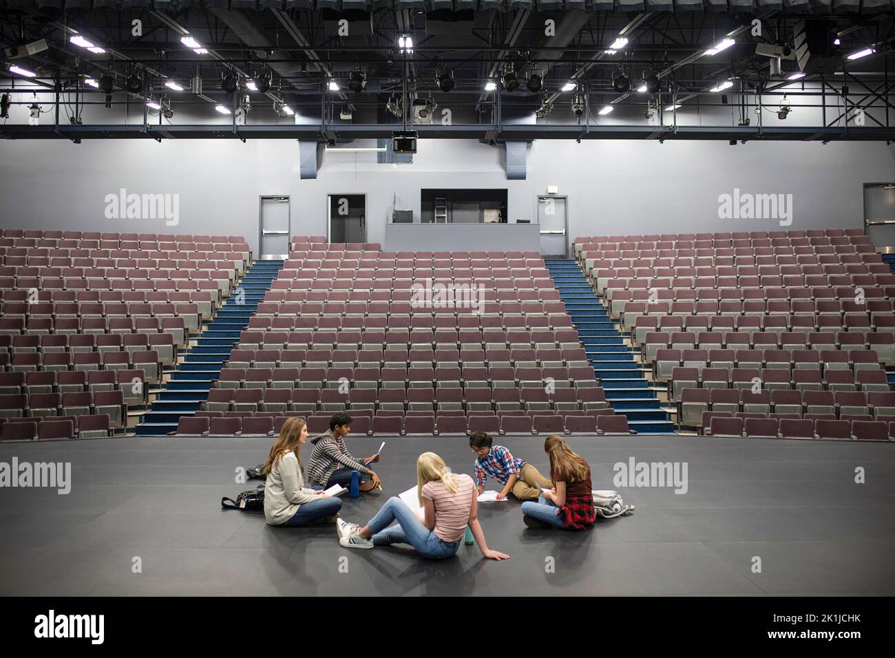 Acting class adult hi-res stock photography and images - Alamy