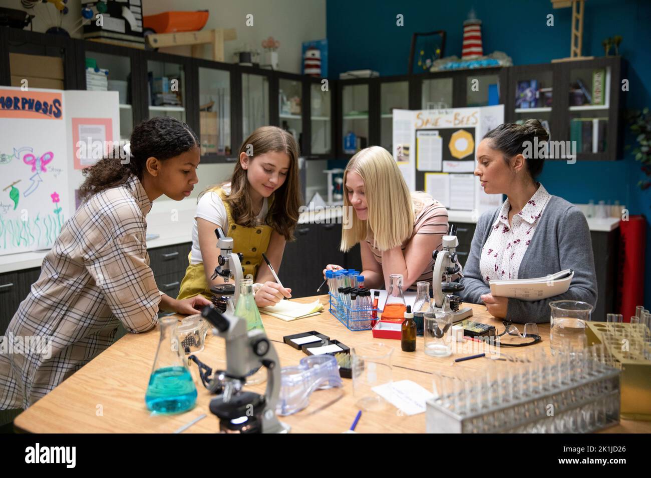 High school girl experiment hi-res stock photography and images - Alamy