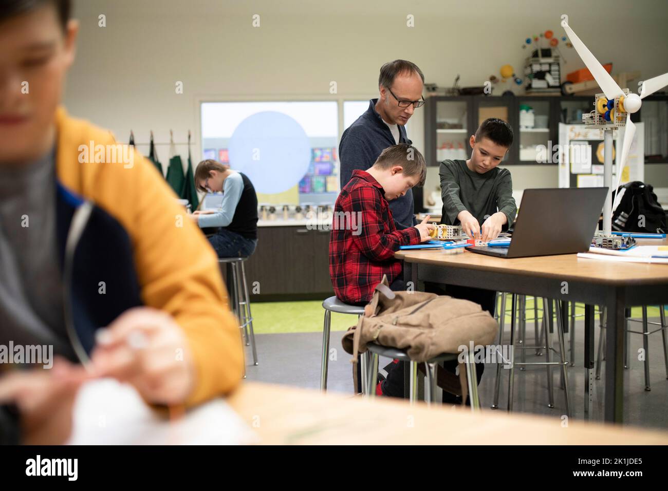 High school science project model hi-res stock photography and images ...