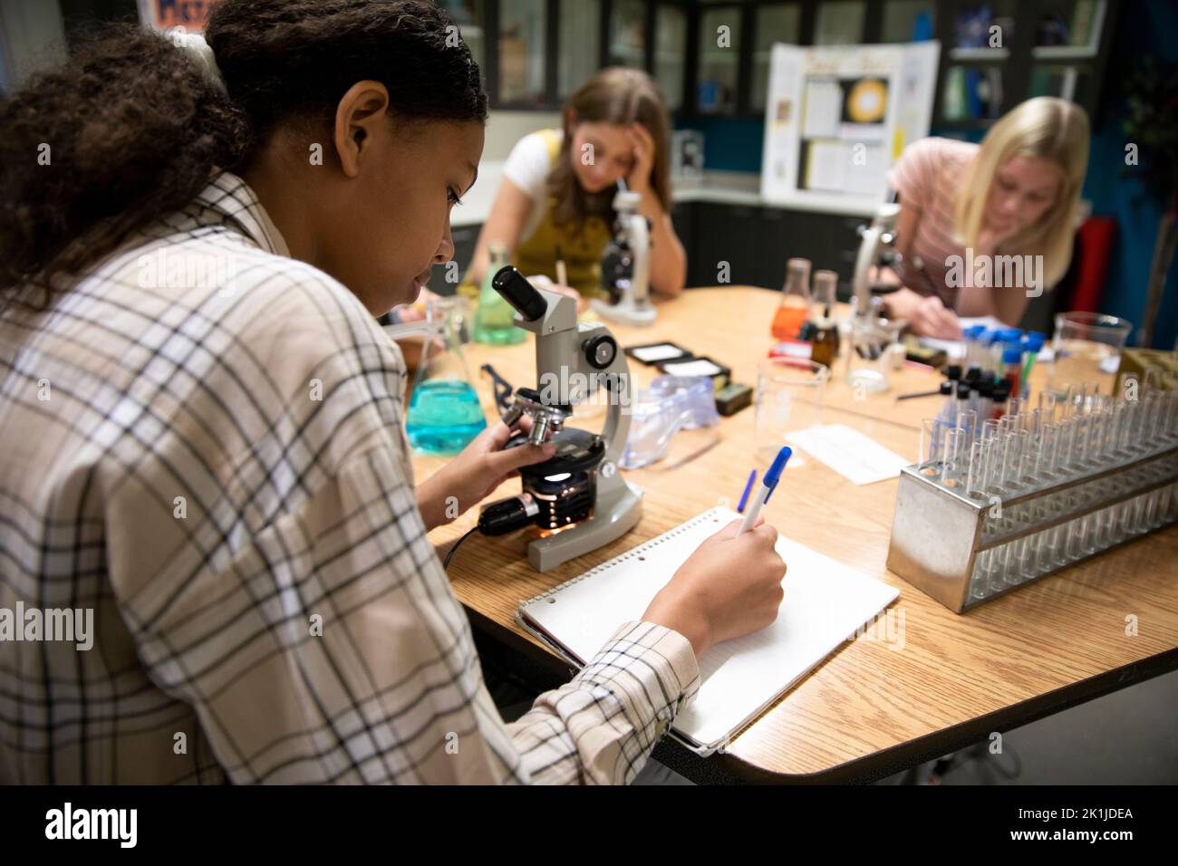 School laboratory hi-res stock photography and images - Alamy