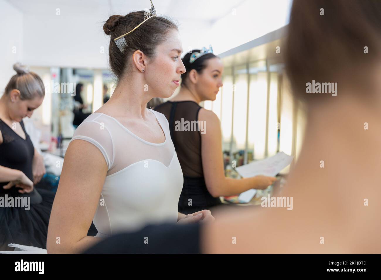 Female ballerina hi-res stock photography and images - Alamy