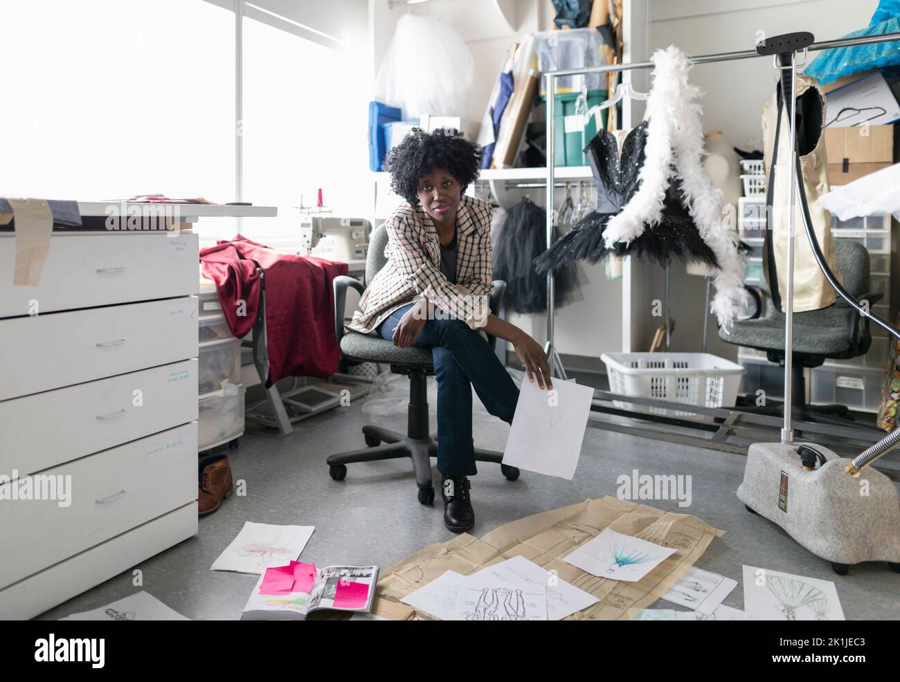 Designing women hi-res stock photography and images - Alamy