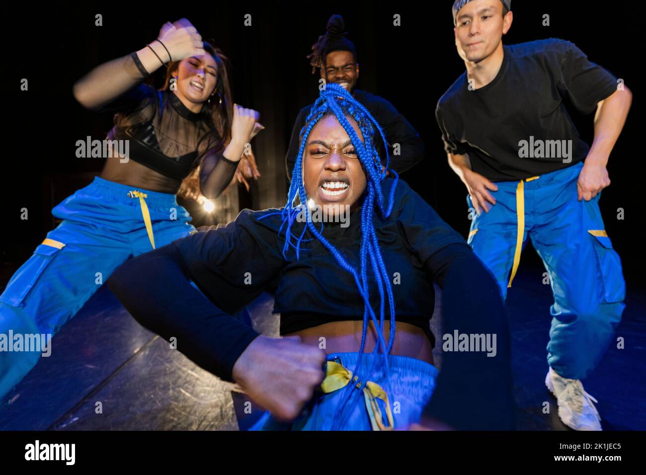 Hip hop dancers on stage hi-res stock photography and images - Alamy