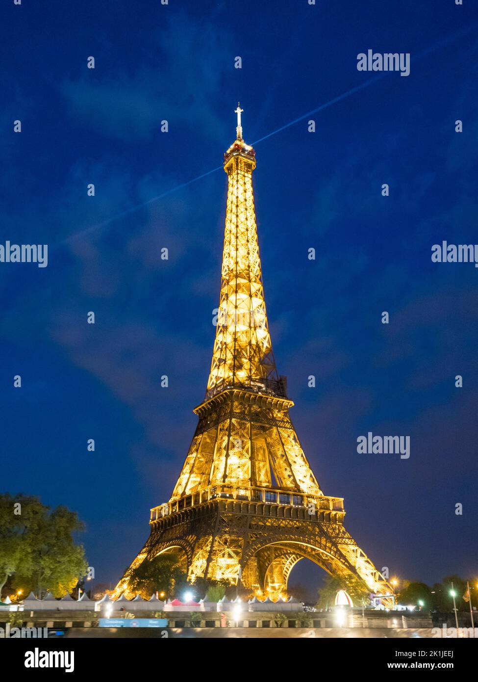 Paris, France - 19 April 2022: Illuminated Eiffel tower at night Stock Photo - Alamy
