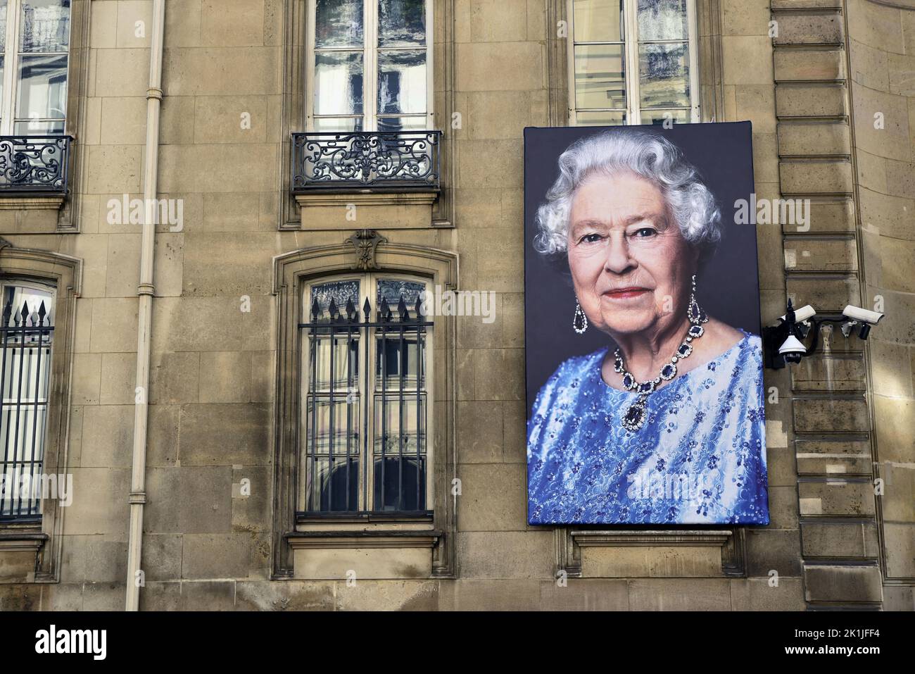 Paris, France. 18th Sep, 2022. A portrait of Queen Elizabeth II and ...