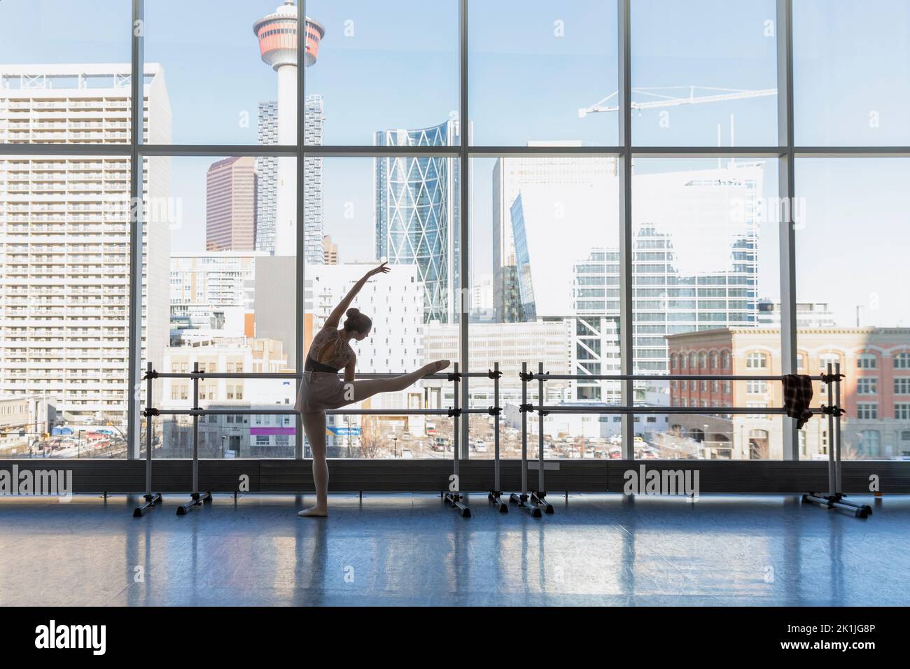 Ballerina barre stretching hi-res stock photography and images - Alamy