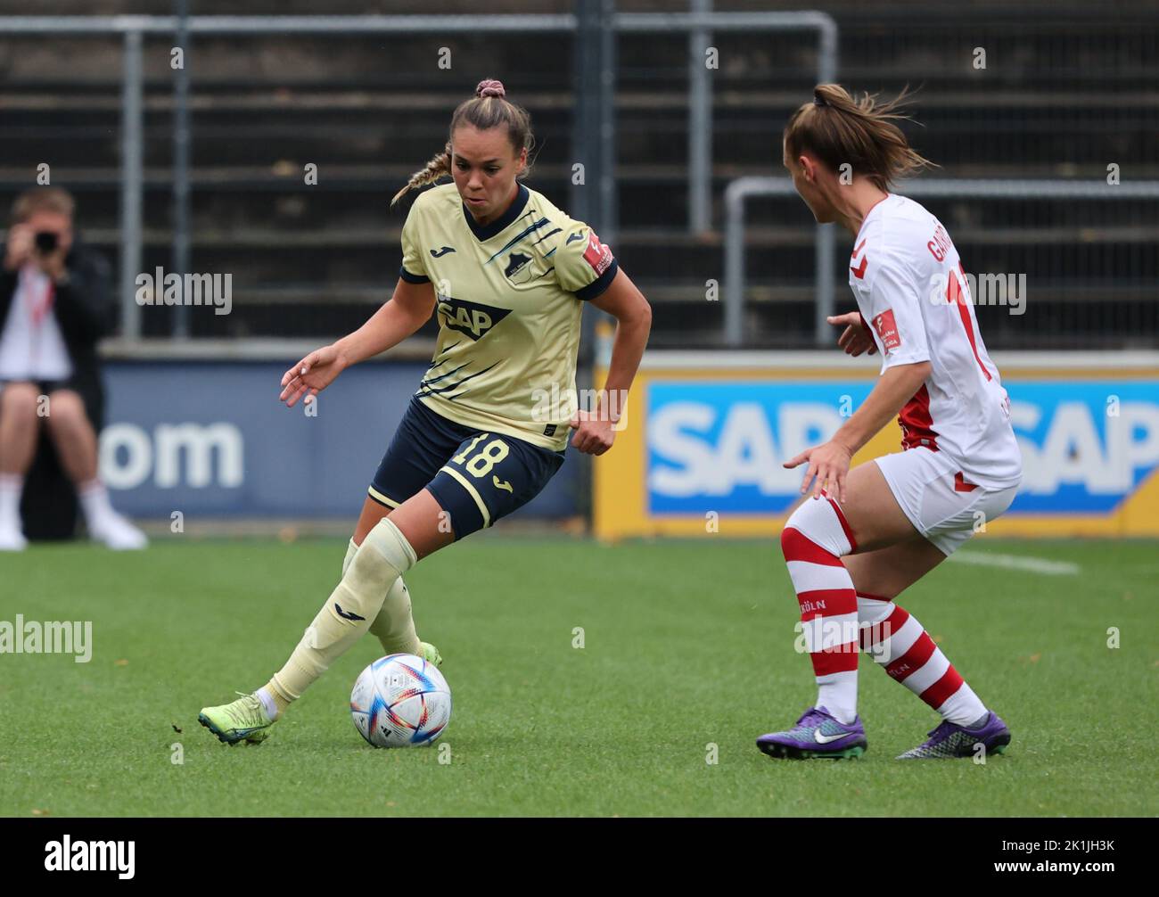 Cologne, Germany. 19th Sep, 2022. Flyeralarm Frauen Bundesliga ...