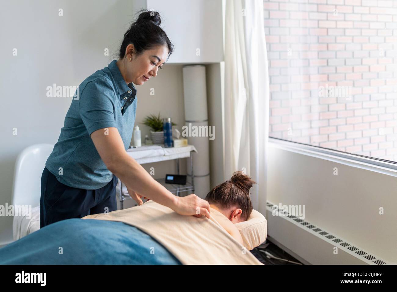 Complementary connections hi-res stock photography and images - Alamy