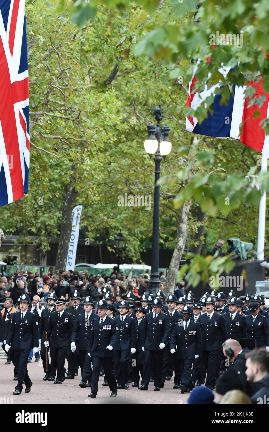 London, UK. 19th Sep, 2022. Police officers during the build up to the ...