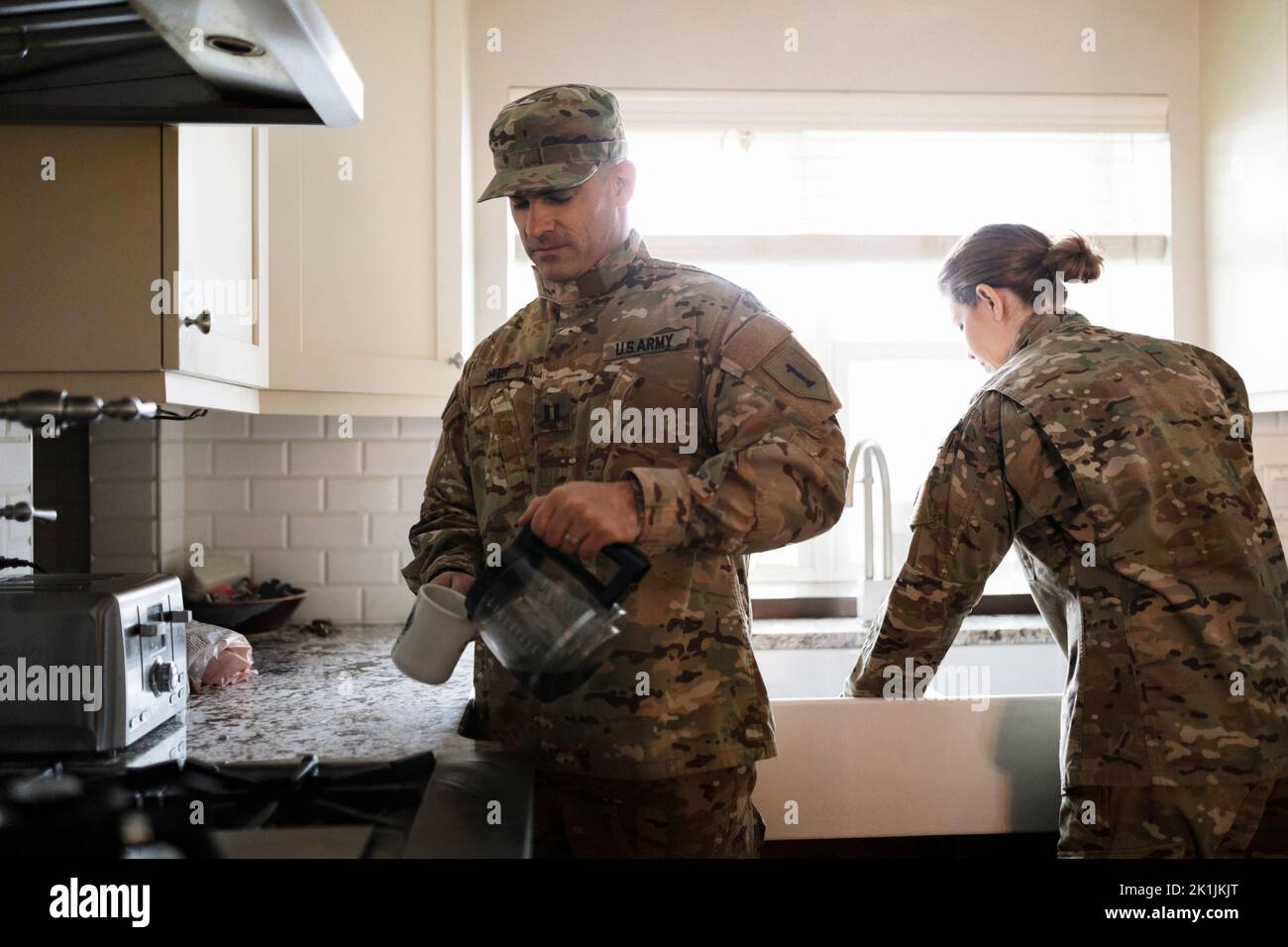 Army kitchen hi-res stock photography and images - Alamy