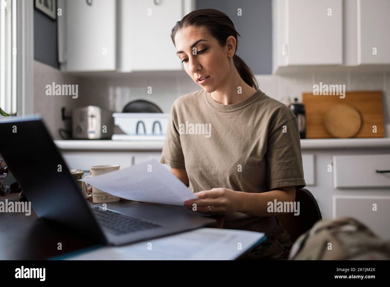 Female military table hi-res stock photography and images - Alamy