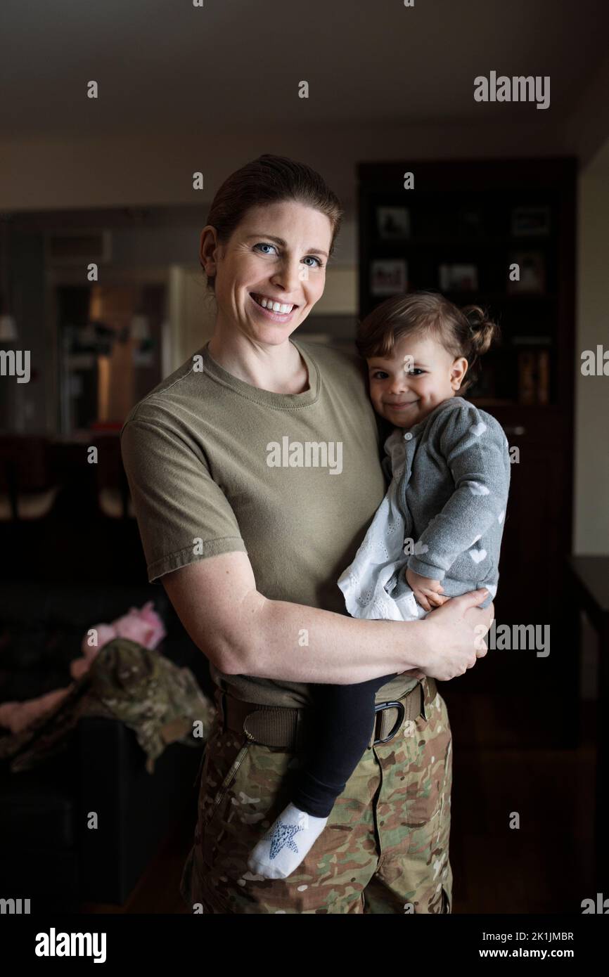 Military mother hi-res stock photography and images - Alamy