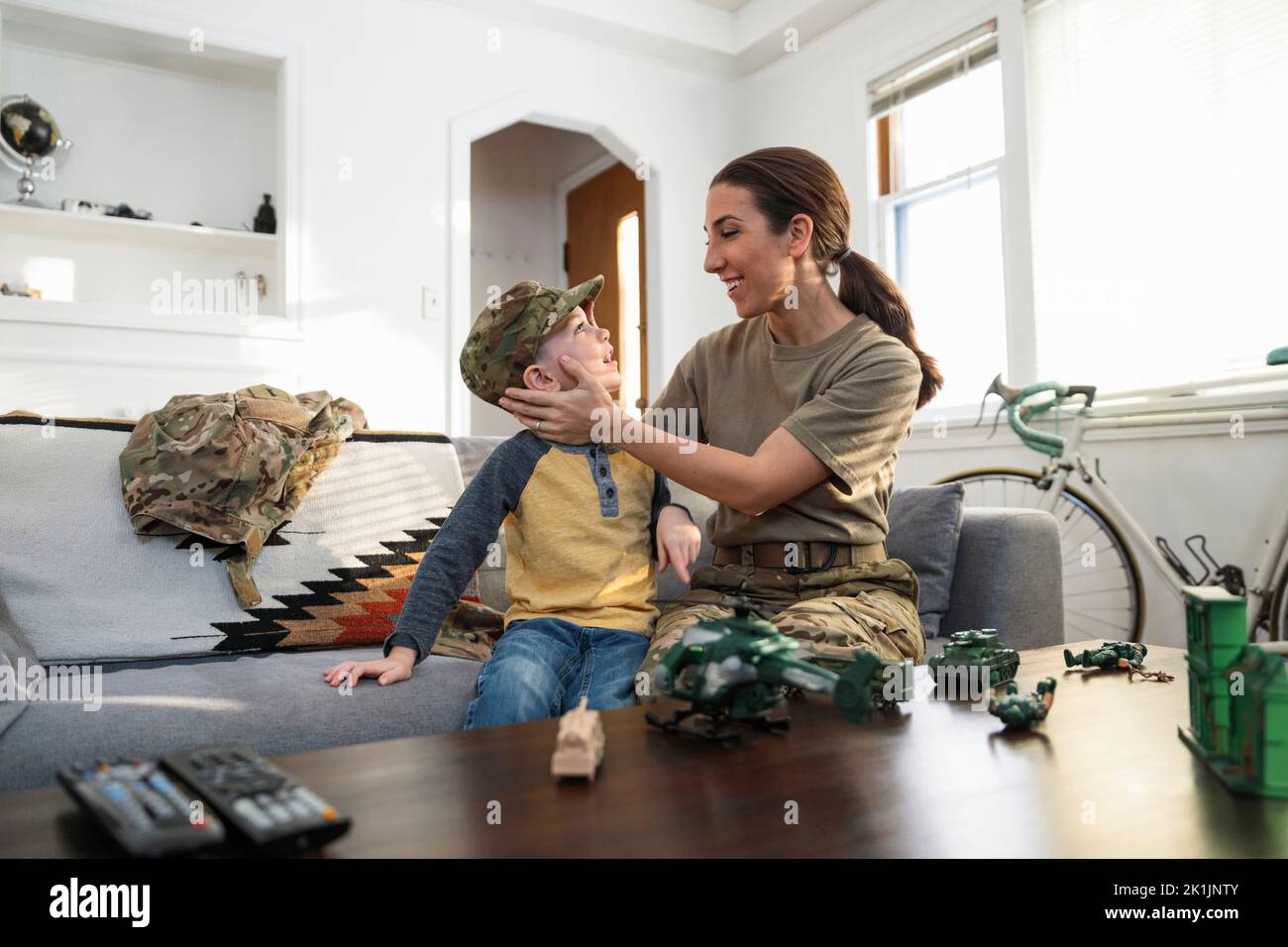 Soldier try hi-res stock photography and images - Alamy