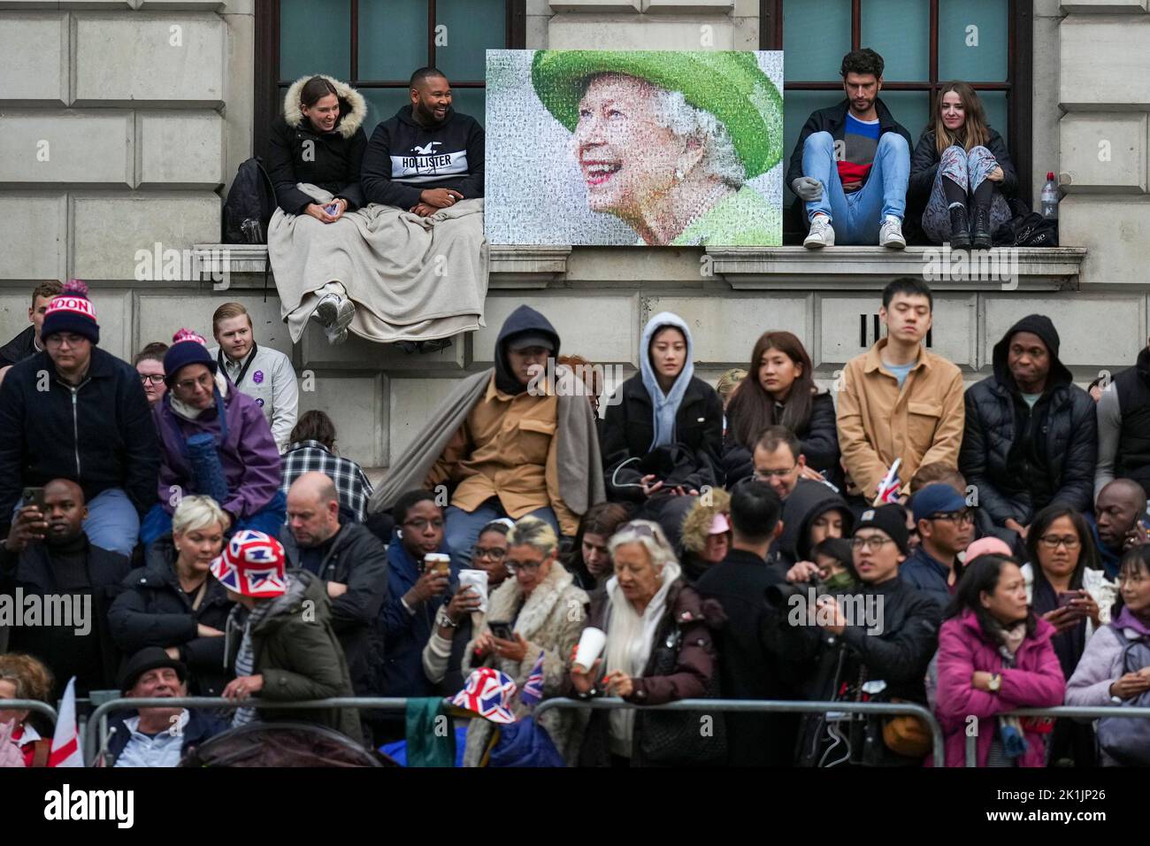 The crowd in London ahead of the State Funeral of Queen Elizabeth II ...