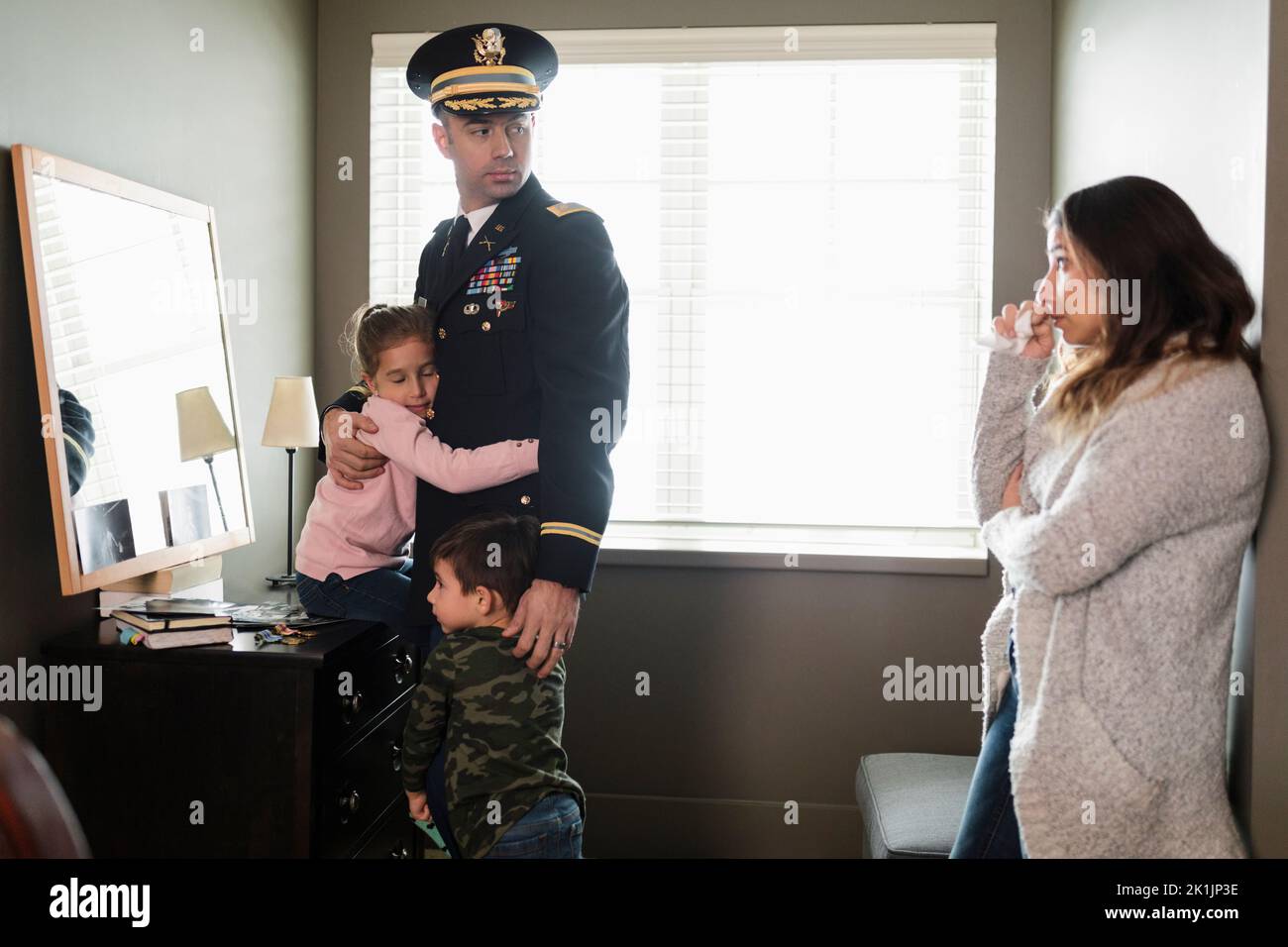 Mother leaving family with father hi-res stock photography and images ...