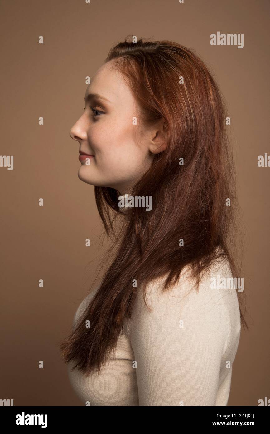 Side profile girl hi-res stock photography and images - Alamy