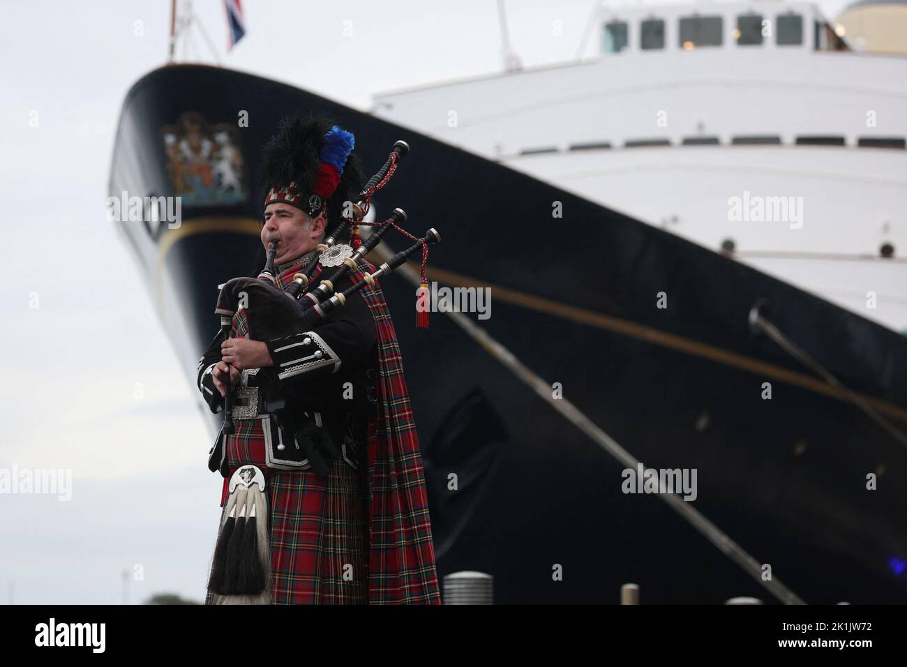 Royal funeral scotland 2022 hi-res stock photography and images - Alamy