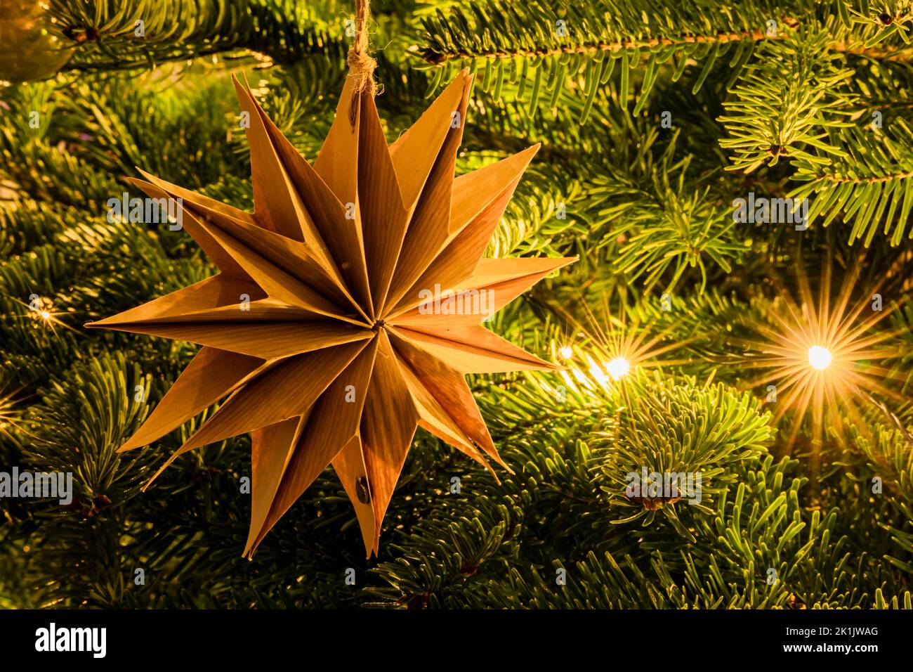Close-up of a star on the Christmas tree with stars of light Stock ...