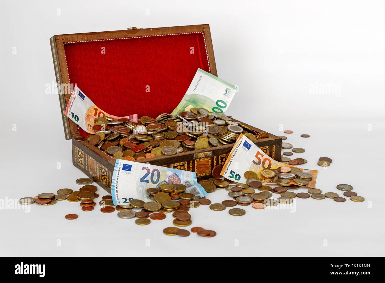 Treasure box coins hi-res stock photography and images - Alamy