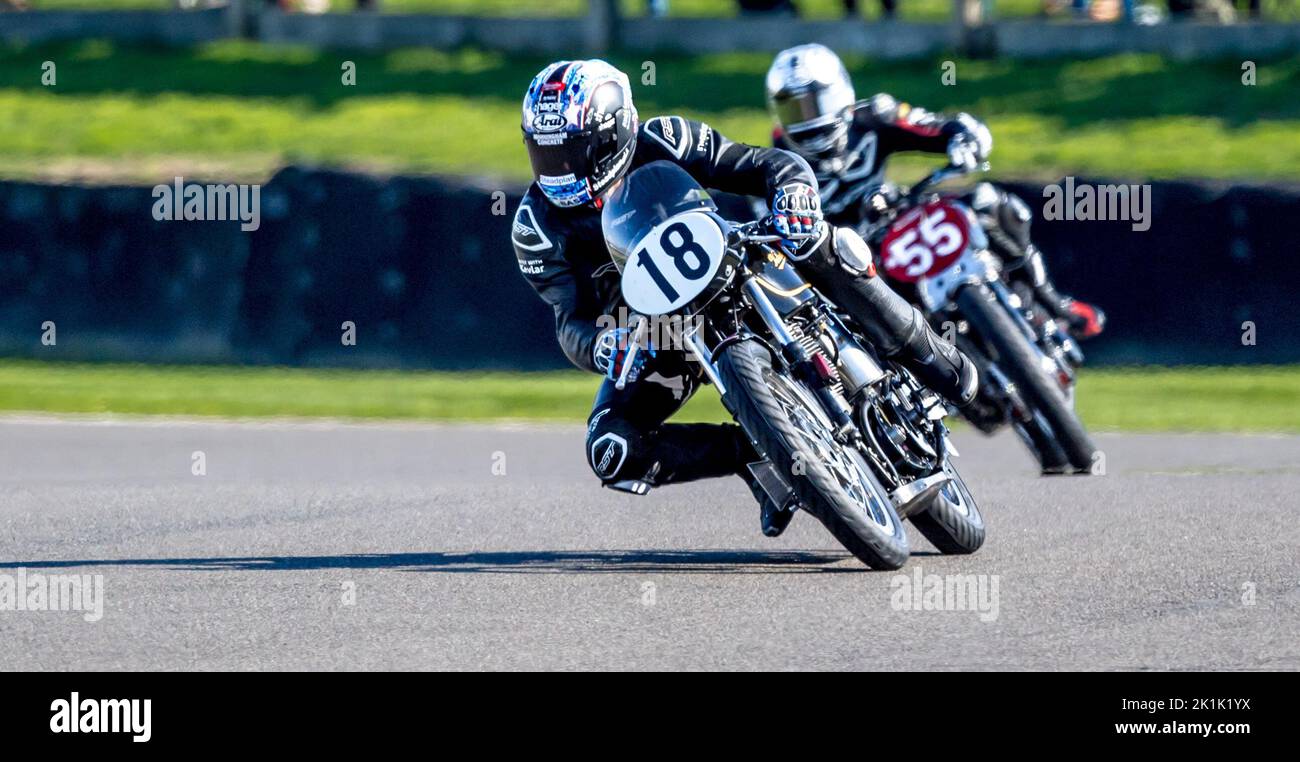 Velocete MSS 500 leads out Vincent Black Shadow on the Madwick corner ...
