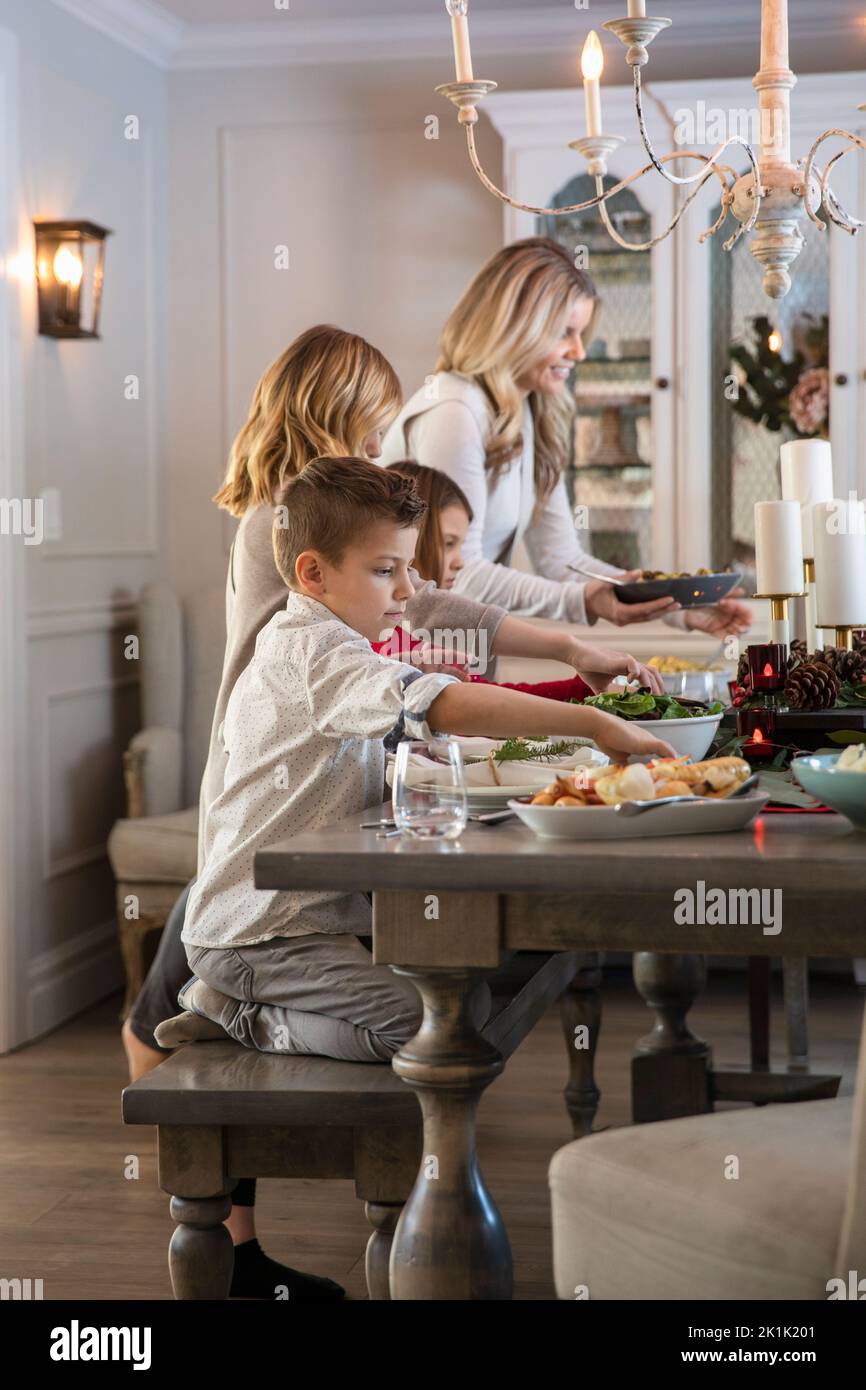 Boy setting dinner table hi-res stock photography and images - Alamy