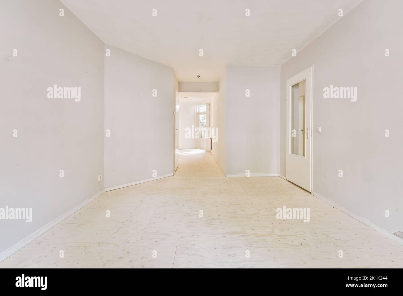 A cozy and spacious empty room in a luxury house Stock Photo - Alamy