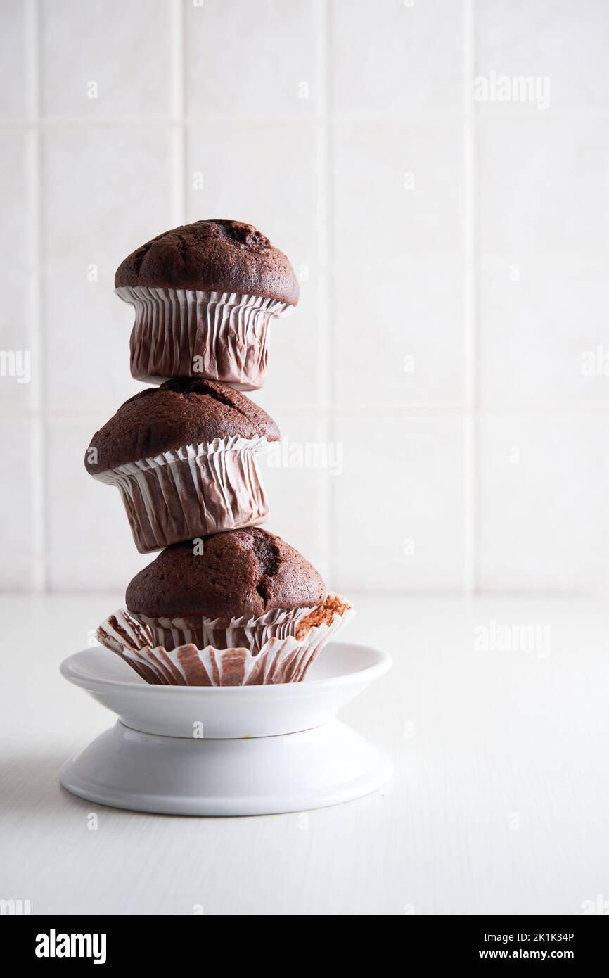 Brown paper plate stack hi-res stock photography and images - Alamy