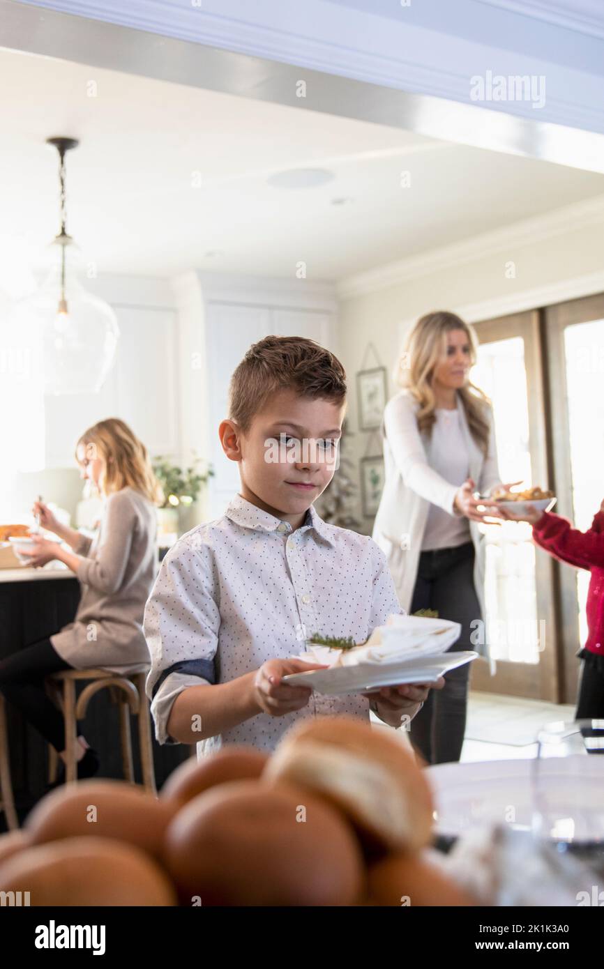 Boy setting dinner table hi-res stock photography and images - Alamy