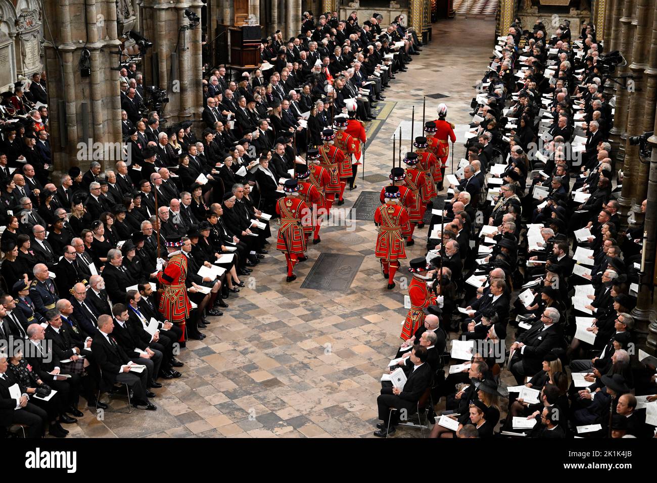 Queen elizabeth ii yeoman of hi-res stock photography and images - Alamy