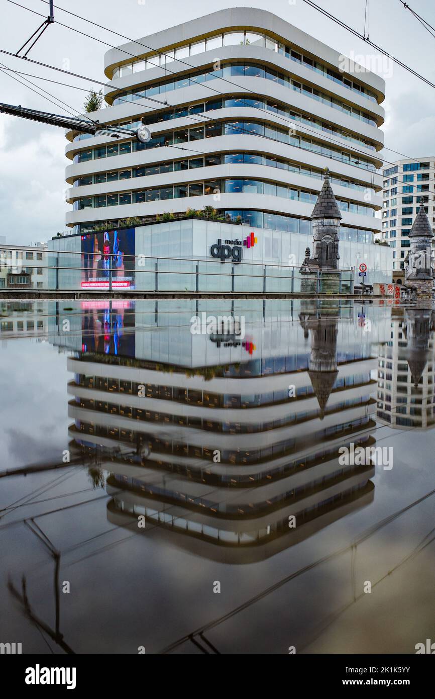 Building reflection train hi-res stock photography and images - Alamy