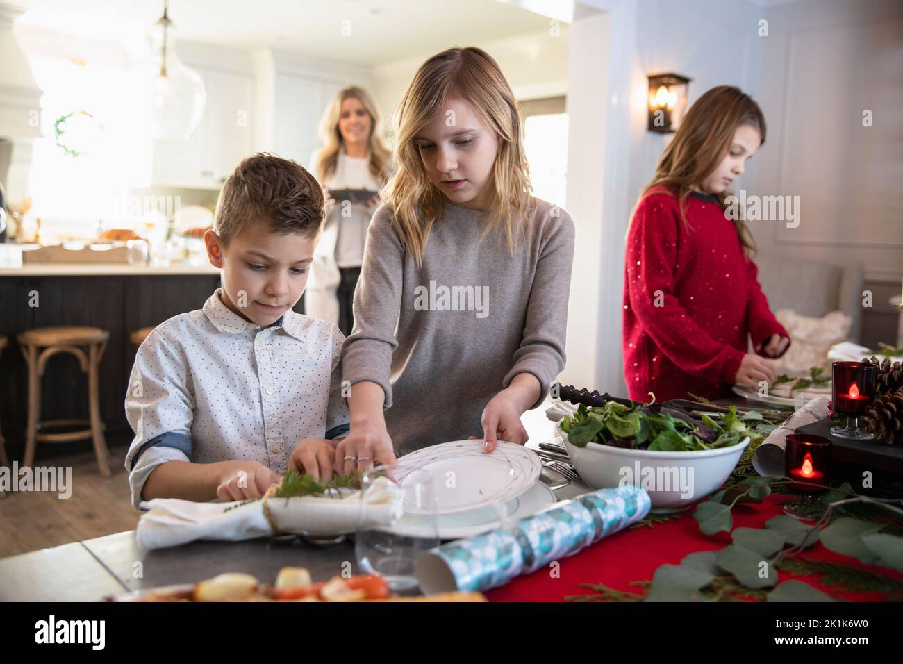 Child setting table for dinner hi-res stock photography and images - Alamy