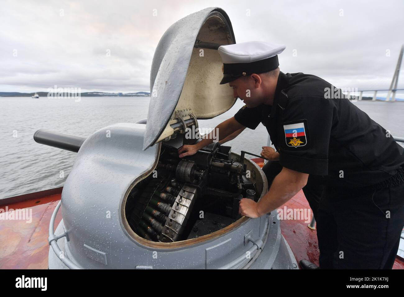 Russia. Primorsky Krai. The serviceman proveryayut an artillery cannon ...