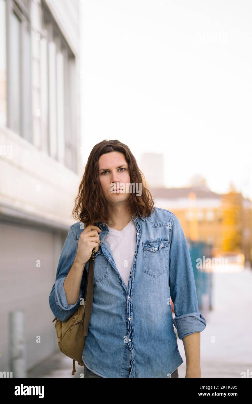 Non binary person hi-res stock photography and images - Alamy