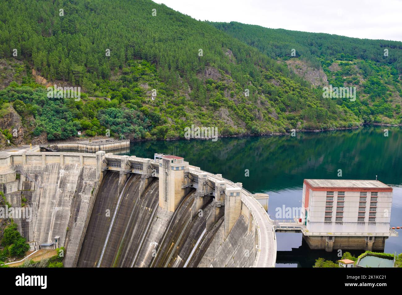 San esteban dam hi-res stock photography and images - Alamy