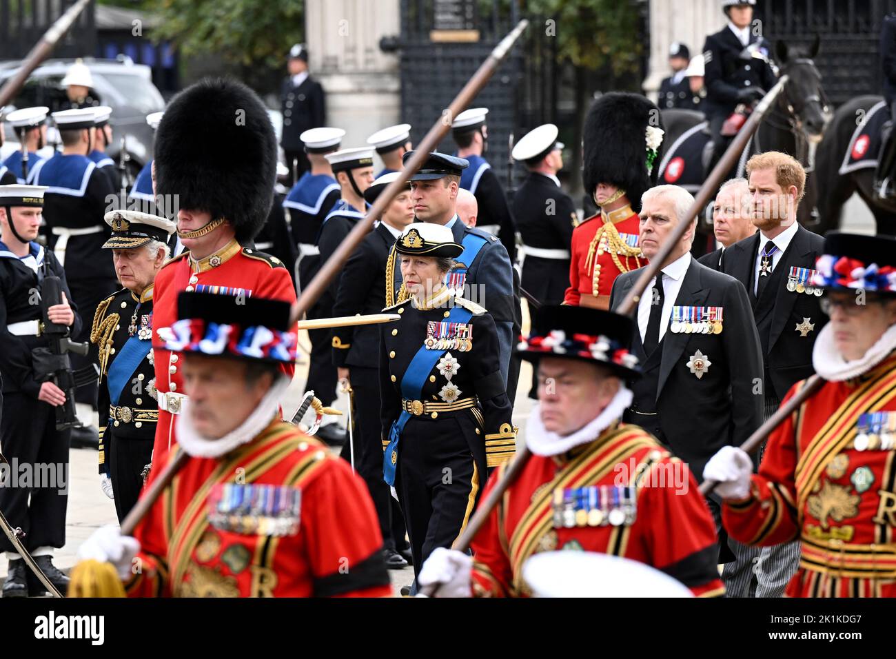 Queen elizabeth prince andrew born hi-res stock photography and images ...