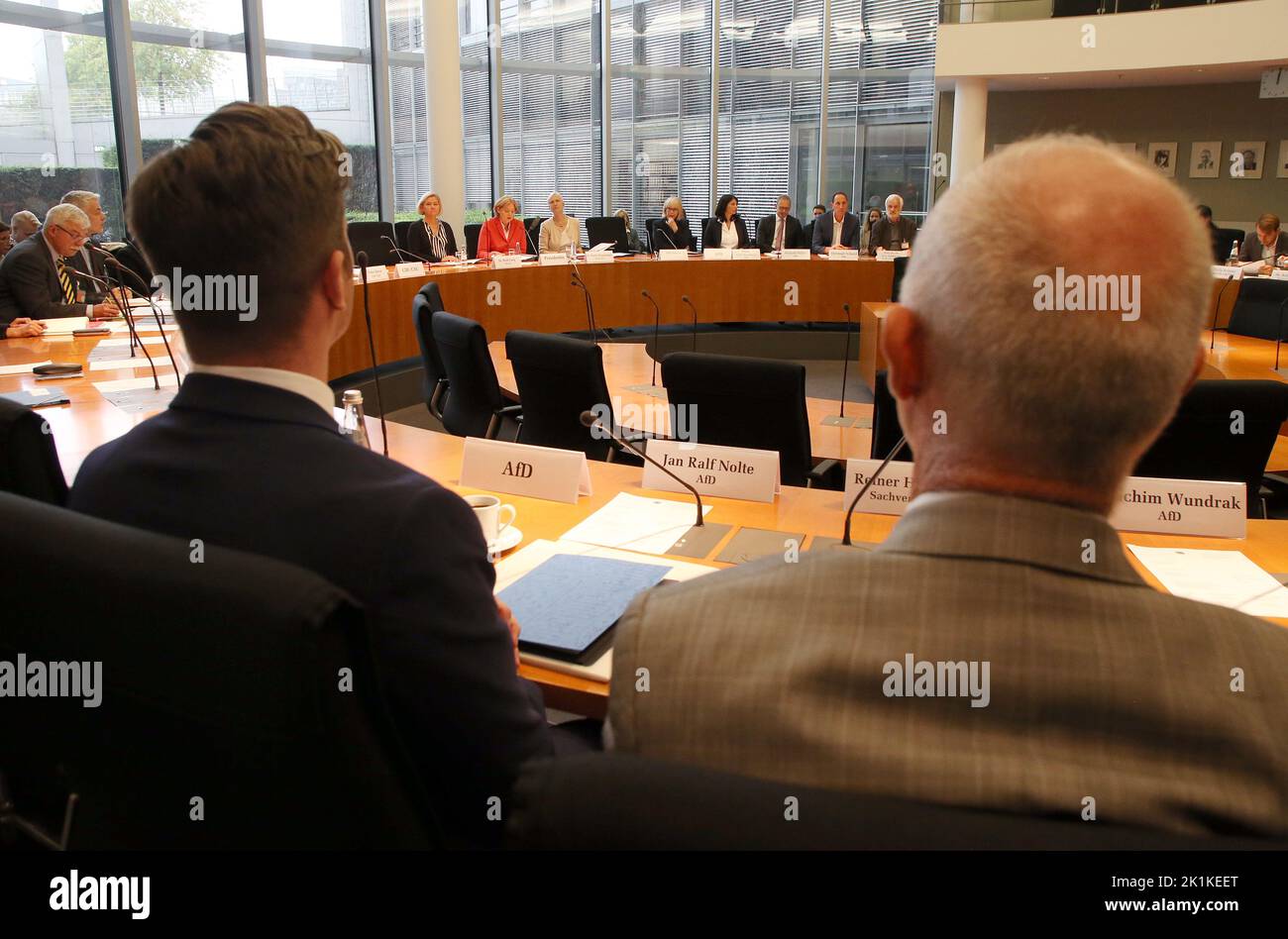 Berlin, Germany. 19th Sep, 2022. Members of parliament and experts ...