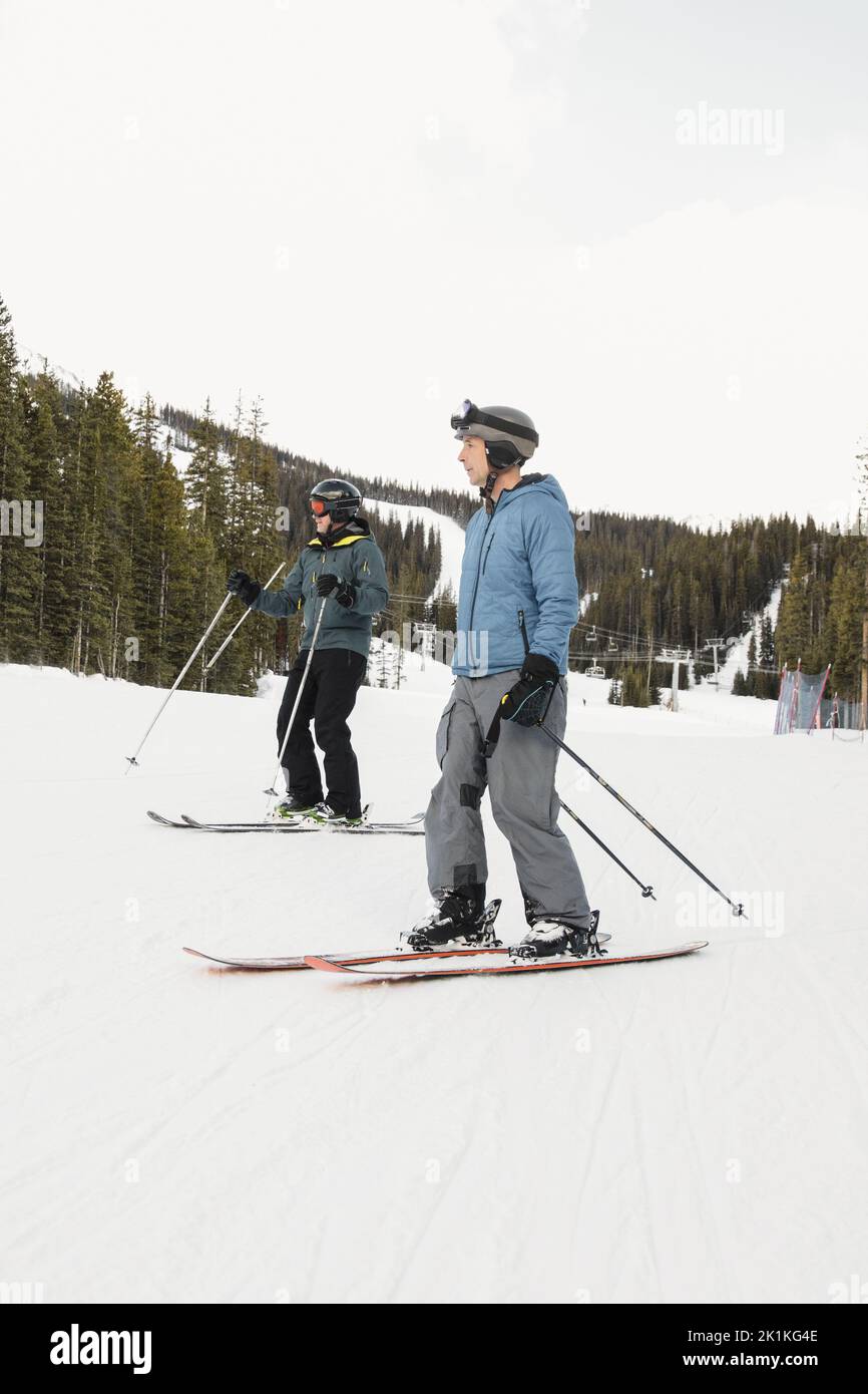 Skiers on the slope hi-res stock photography and images - Alamy