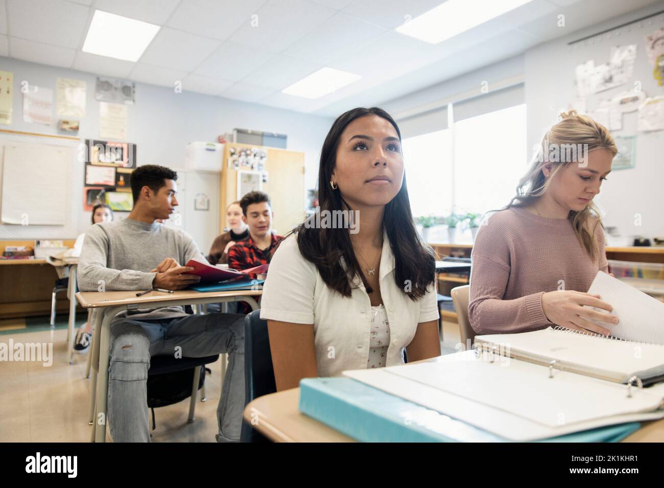Teenage classroom listening hi-res stock photography and images - Alamy