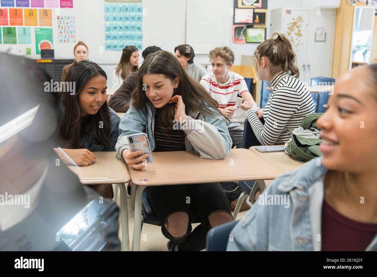 School two friends classroom hi-res stock photography and images - Alamy