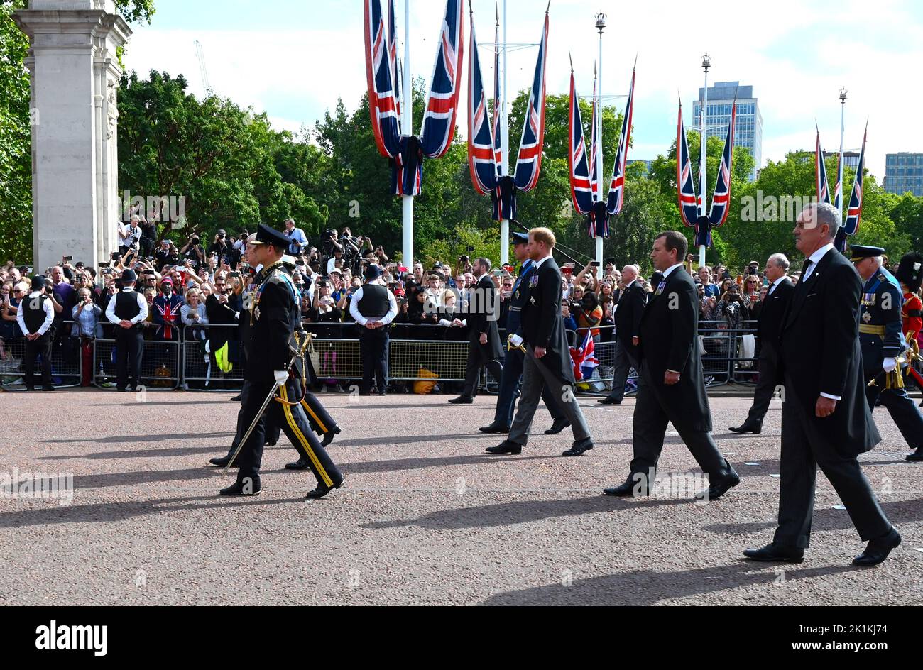 Queens laying in state westminster hall 2022 hi-res stock photography ...