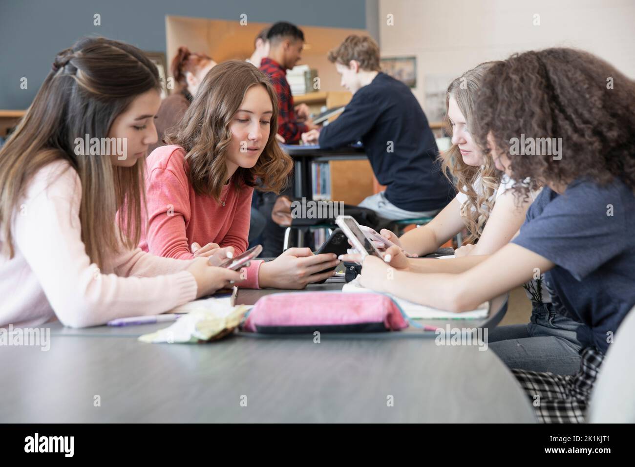School smart phones hi-res stock photography and images - Alamy