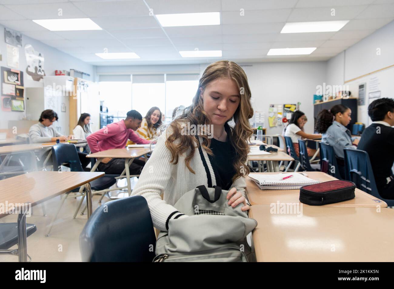 Girl reaching down hi-res stock photography and images - Alamy
