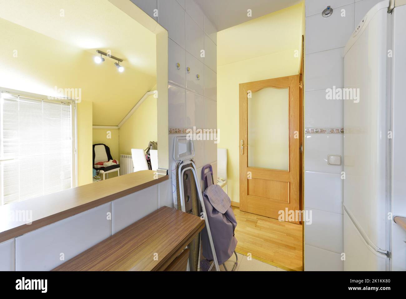 Kitchen hatch hi-res stock photography and images - Alamy