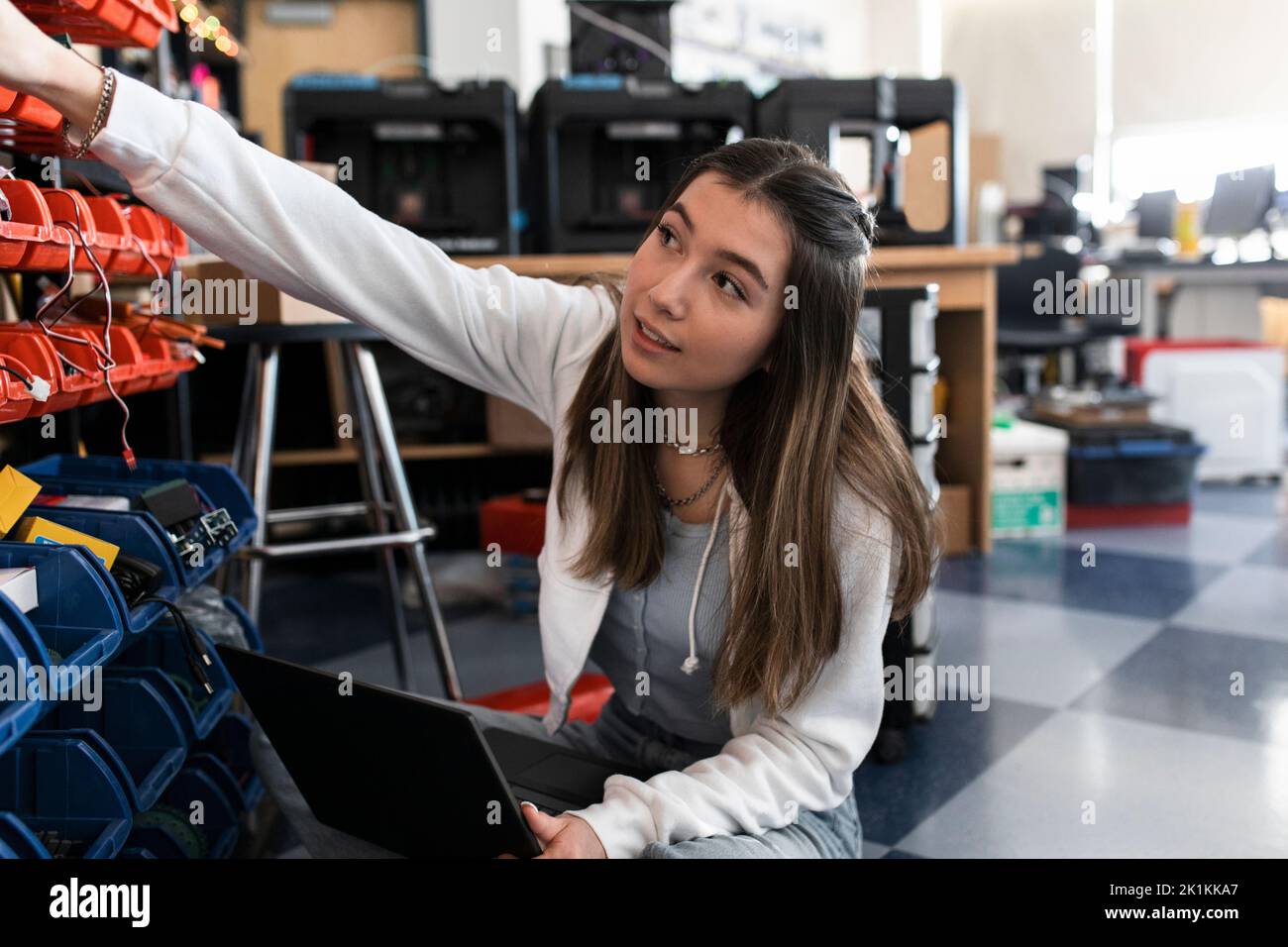 High school girl using laptop hi-res stock photography and images - Alamy