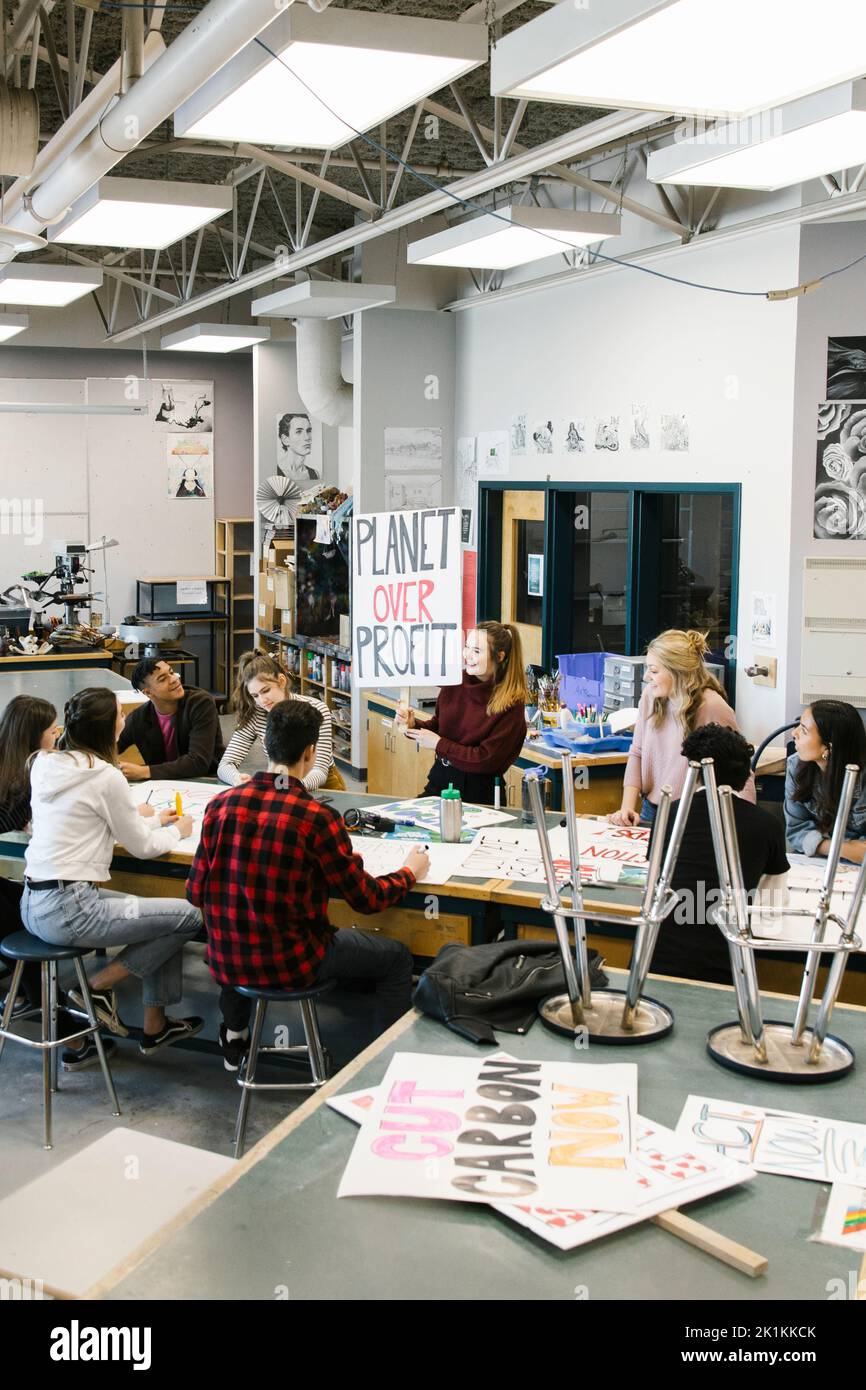 Showing poster hi-res stock photography and images - Alamy