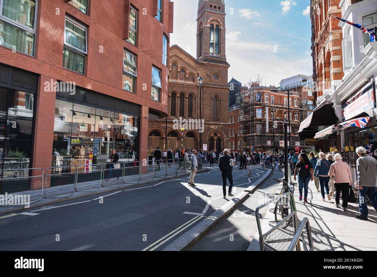 London, United Kingdom - September 17 2022: A queue of people who came ...