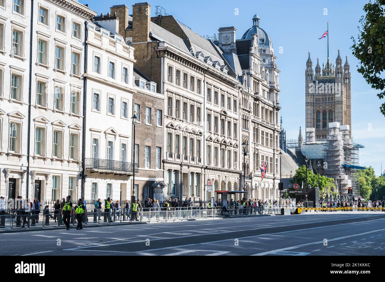 Queue of people who came to pay respects to the Queen Elizabeth II ...