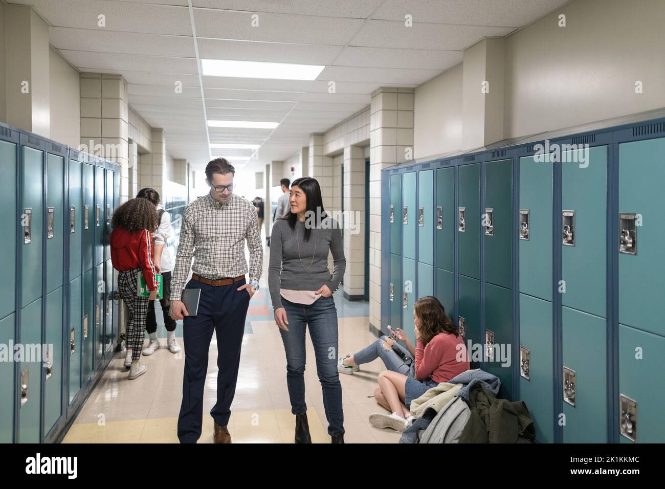 Teachers talking corridor hi-res stock photography and images - Alamy